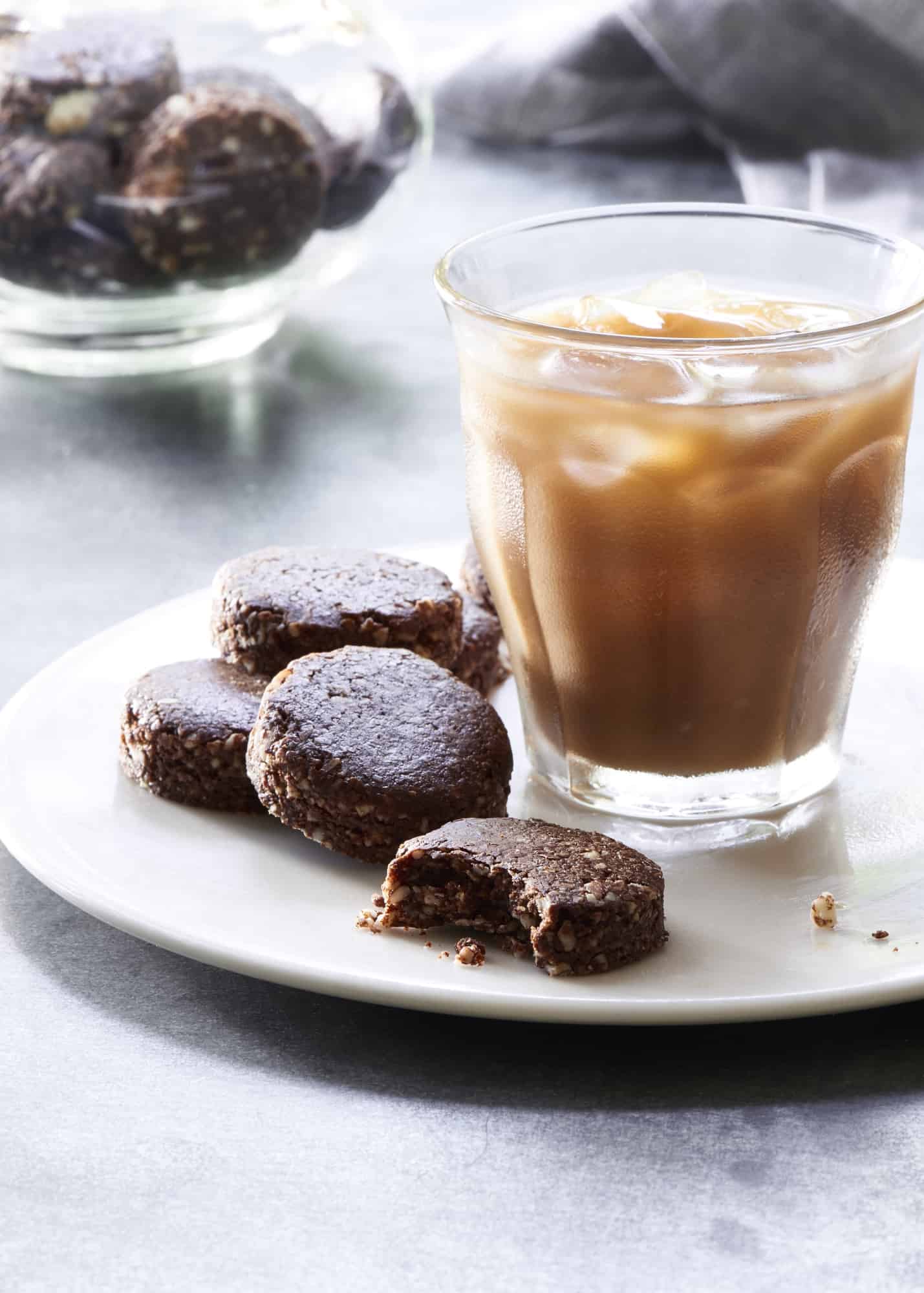 Chocolate Mint Raw Vegan Cookies - The Blender Girl