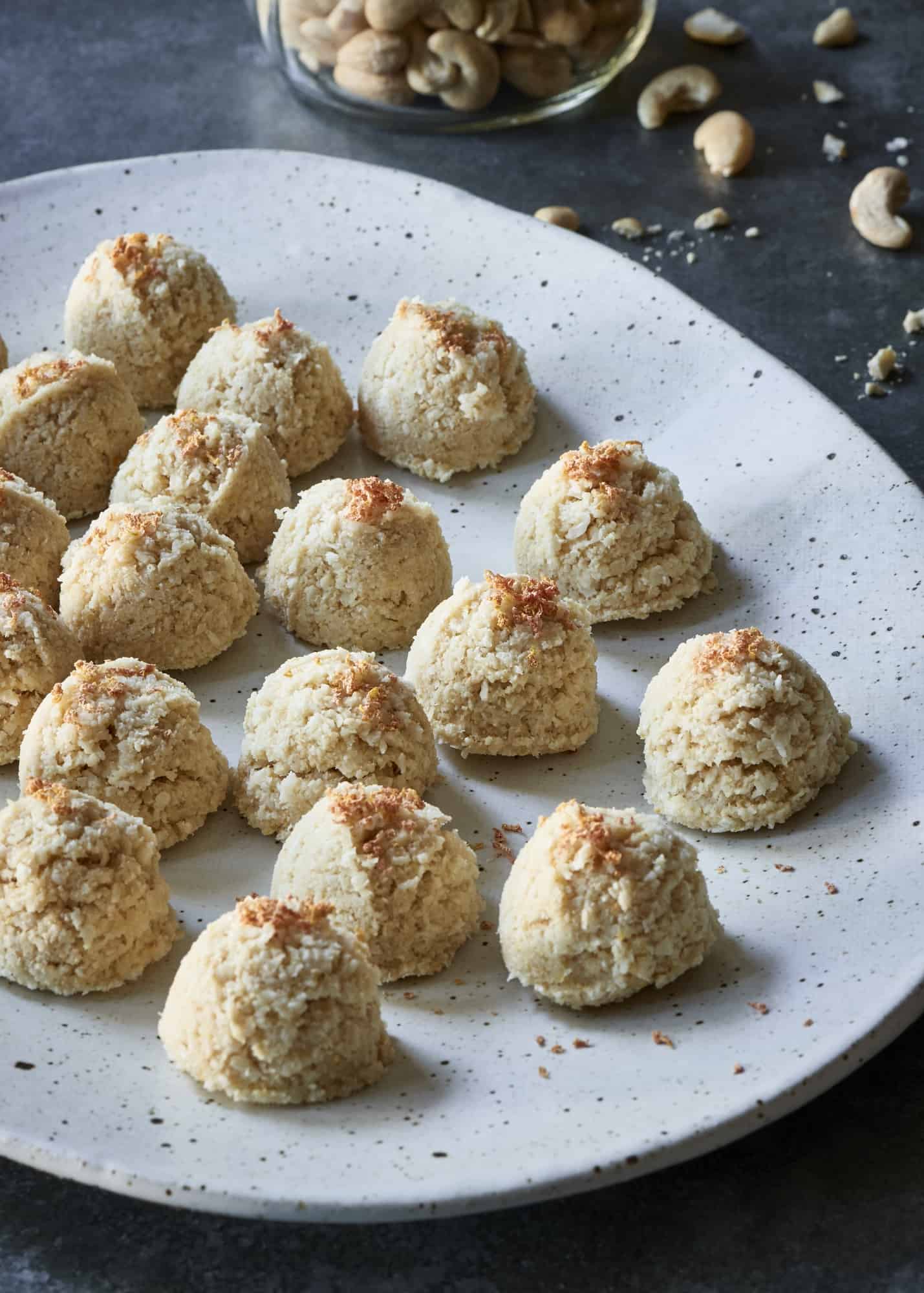 Raw Lemon Macaroons - The Blender Girl